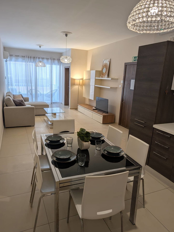 Stay Awhile | Modern 2br Apartment In Qawra - Malta