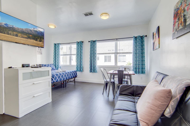 6th Street By Deco 305-chic Value Large Studio Apt - South Beach, FL