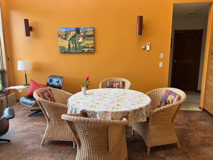 Cedar House On The Hill B&b - Salt Spring Island