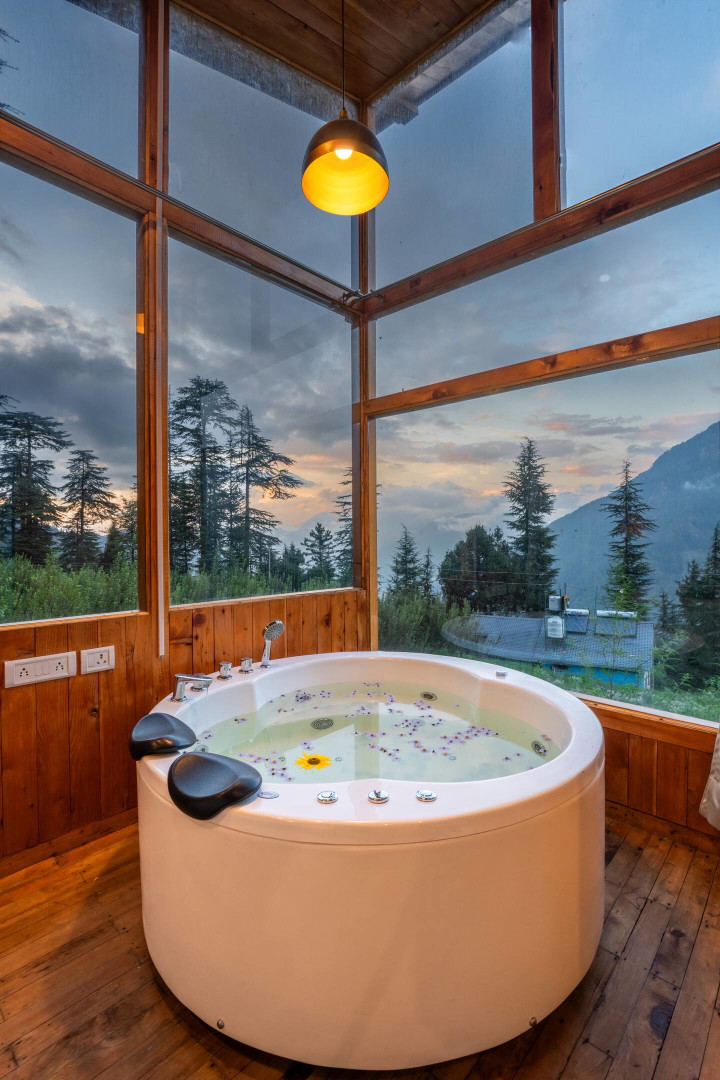 Van Gogh's Treehouse|jacuzzi|bonfire|starry Nights - Jibhi