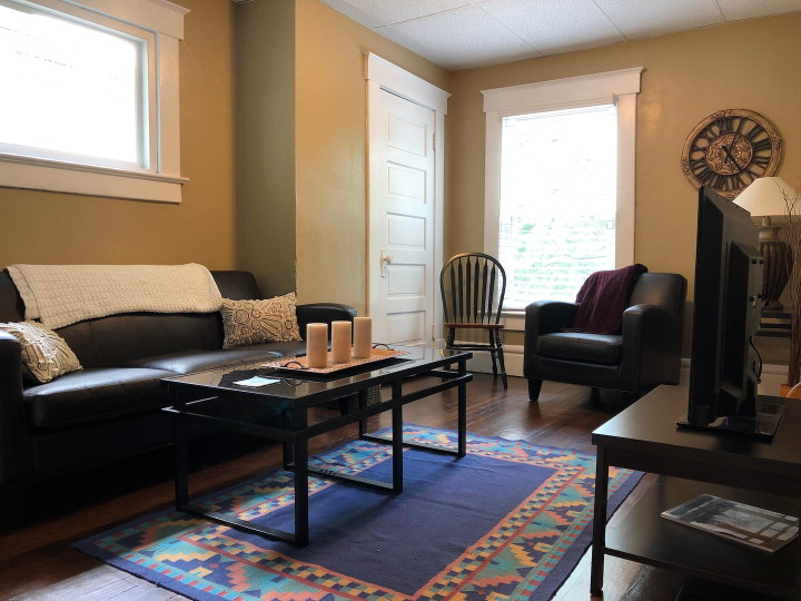 Cozy Sohud Second Floor Apartment With Parking Lot - Ohio