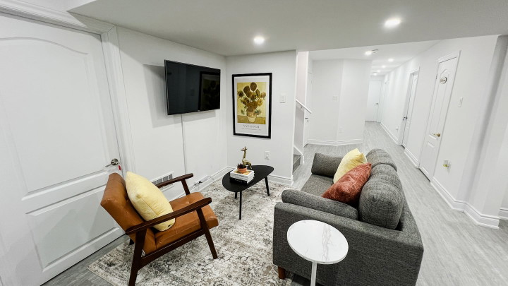 Private 2-bedroom Guest Suite W/ Separate Entrance - Brampton