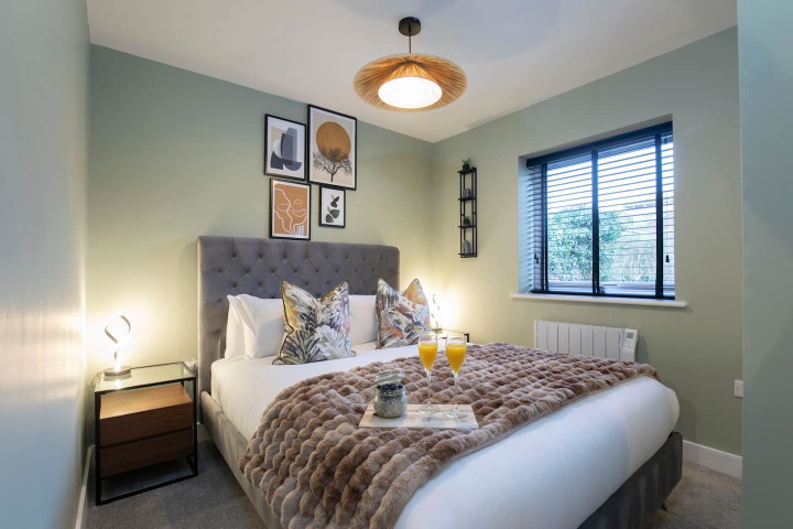 Deluxe 2 Bedroom Apartment Parking & Ev Charger - Cheltenham