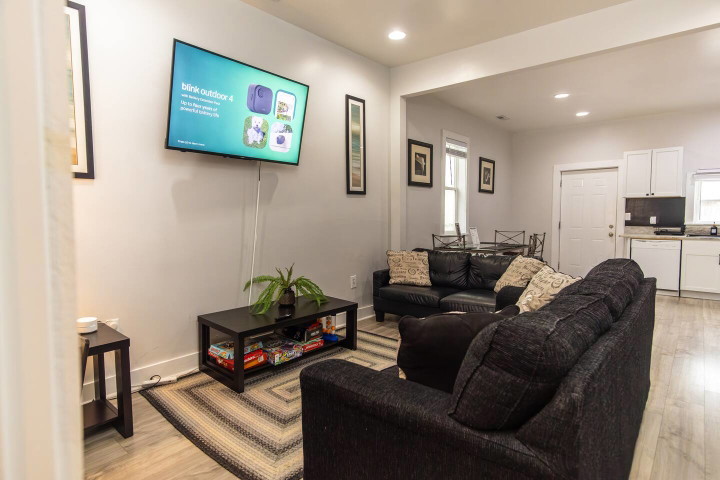 Large Group Home, Short Walk To Venues & Downtown - Indianapolis, IN