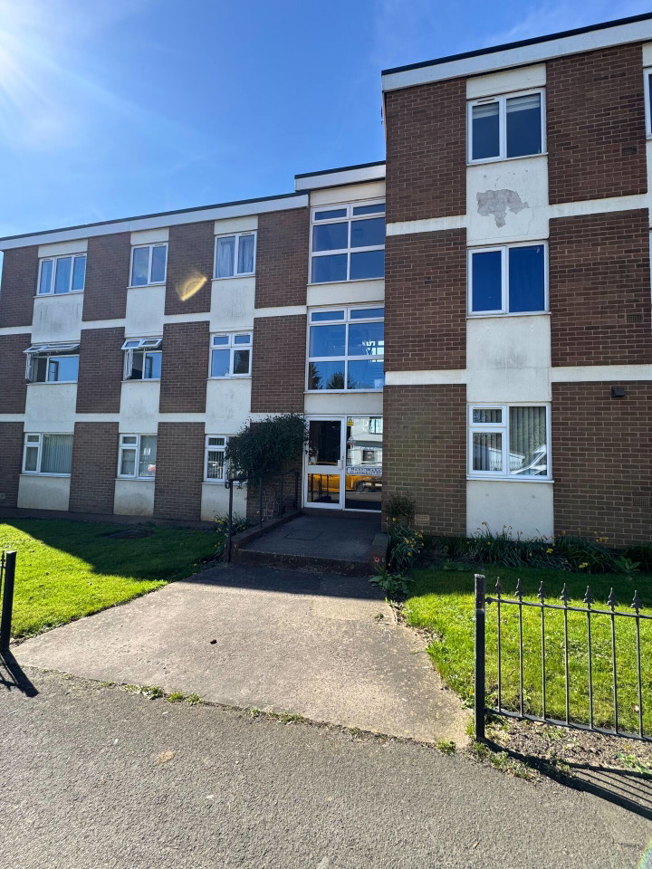 Newly Refurbed 2 Bed In Hinckley Town Leics - Hinckley