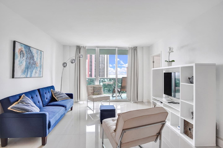 Ocean View, Walk To The Beach, One Bedroom Plus Den! - デビー, FL