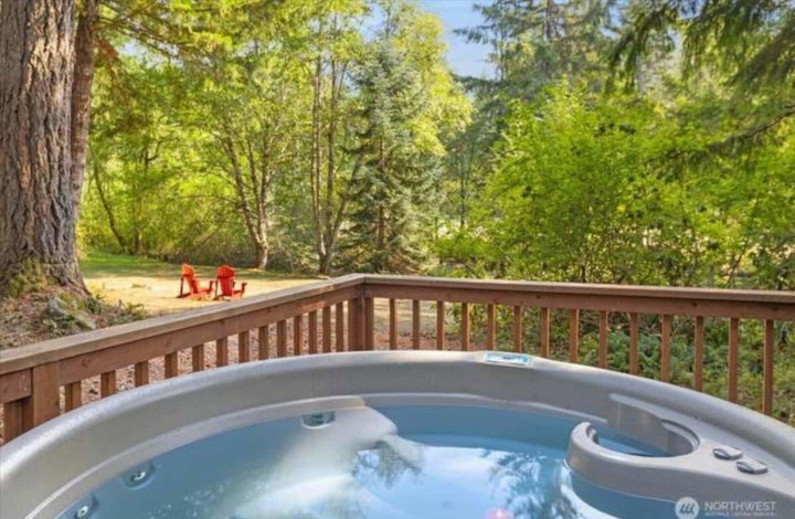 Pond-side Cabin With Hot Tub & Brand New Sauna - 애쉬포드