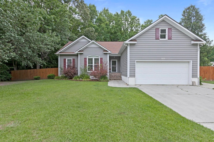Beautiful Home With A Family Dedicated Backyard - Jacksonville, NC