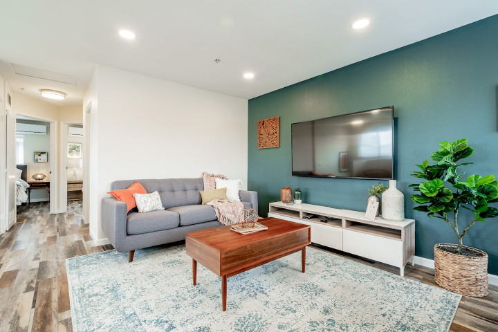 Disney Retreat: 3-br Contemporary Condo - Huntington Beach, CA