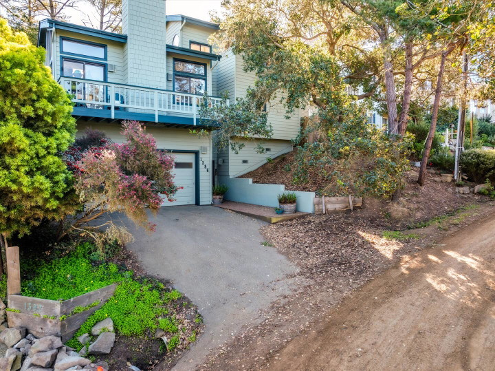 A Skyhigh Retreat: 2  Br, 2  Ba House In Cambria, Sleeps 4 - Cambria, CA