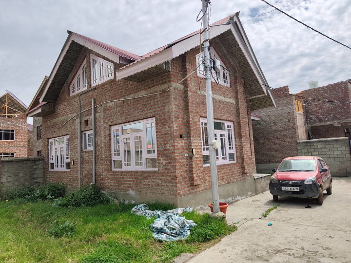 Spacious 2bhk| Peaceful Independent Homestay - Srinagar