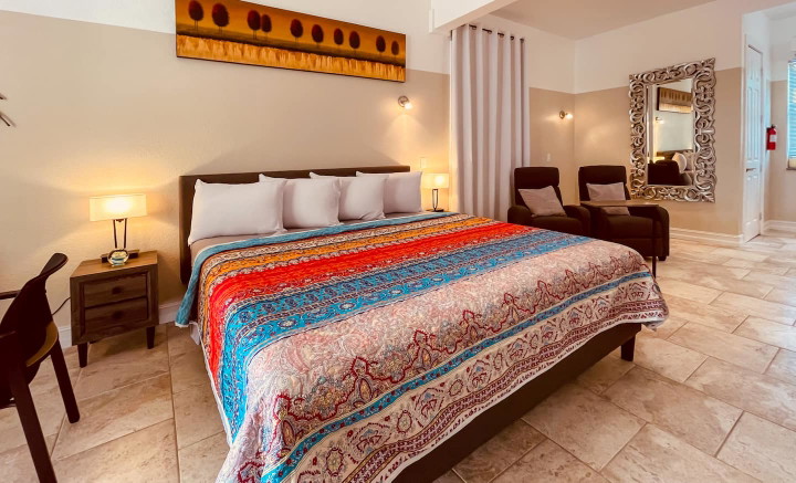Beach Only 2 Miles, Perfect Nest For Couples! - Fort Myers Beach, FL