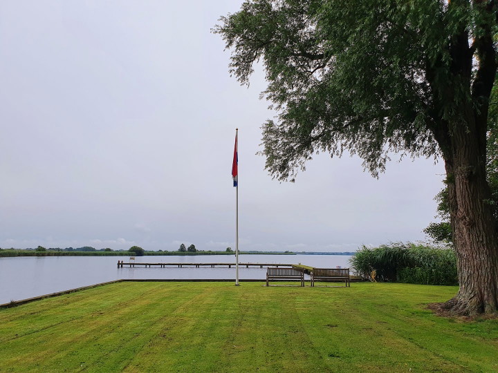 Huisje Aan Het Leekstermeer. - Groningen