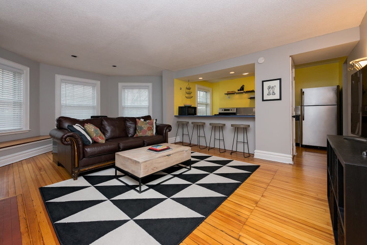 Midtown Historic Victorian Apartment - Farmington, CT
