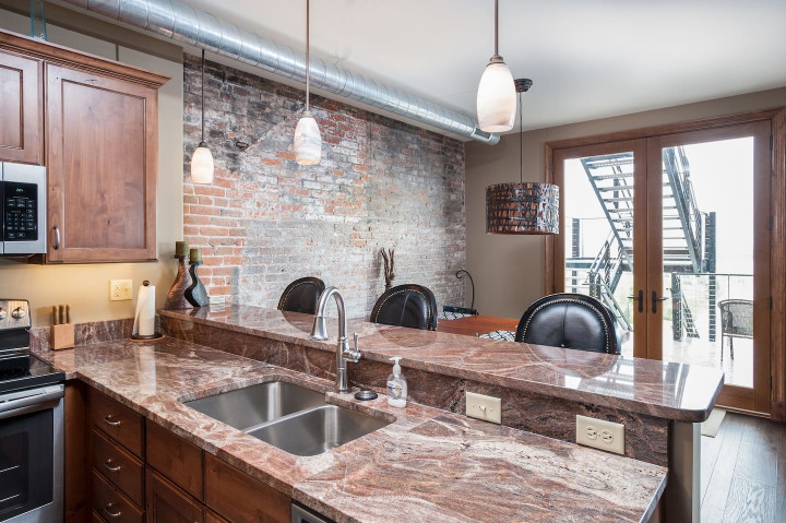Fantastic River View - Upscale 2br/2ba Loft W/deck - Alton, IL