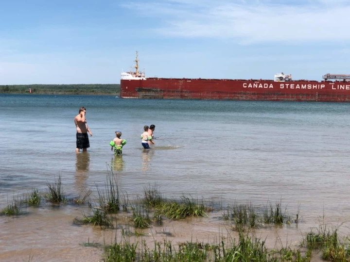 Frachter Im Vorgarten! Privater Sandstrand - Große Terrasse - Beste Aussicht Auf Den Fluss - Sault Ste. Marie