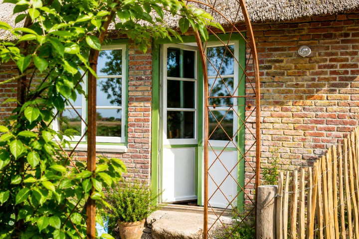 Thatched Cottage By The Lake - Leck