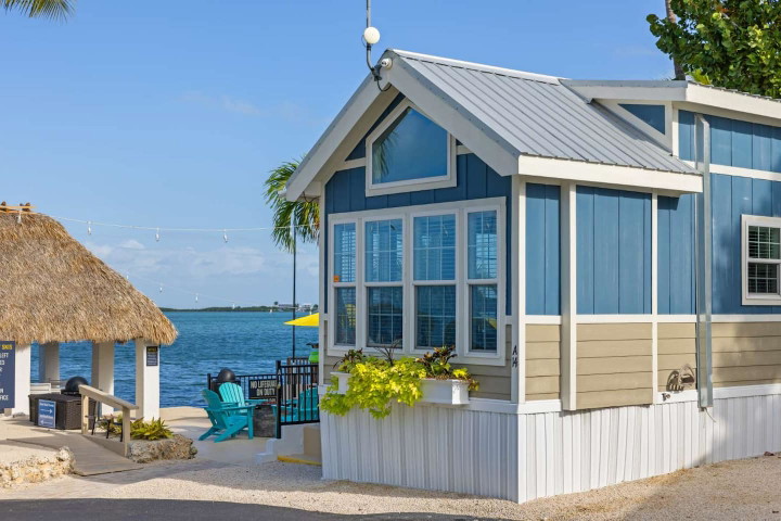 Waterfront Keys Cottage W/sleeping Loft Sleeps 6 - Key Largo, FL