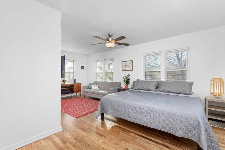 Large Comfortable Studio- 1 Block From Ku Hospital - Kansas City, MO