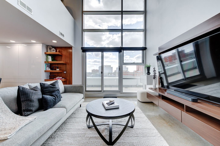The Pinnacle - Premium Downtown Loft - Saskatoon