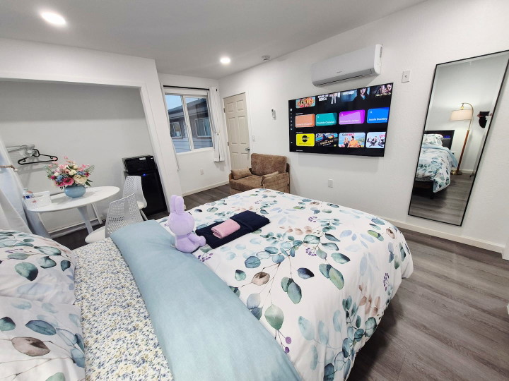 Balcony + Private Bath  Smart Toilet  Sleeps 3 - San Jose