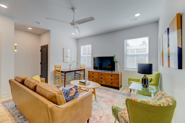 'B' Green Township Townhouse | 3 King Brs 3ba - Columbia, SC
