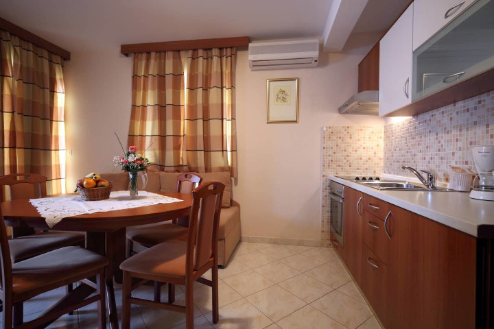 Apartment For 4-5 Persons **** - Brela