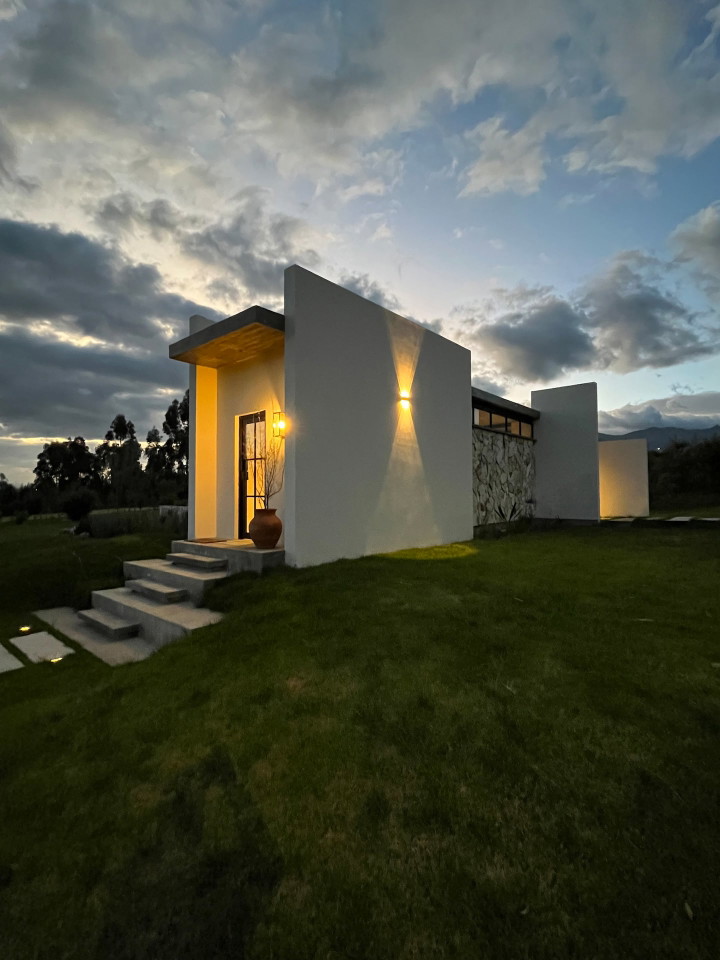 Modern House With Unique Style In Tabacundo - Cayambe