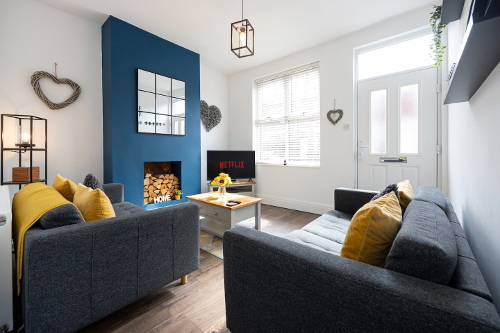 20 Mins From Mrc Center, Stylish Home-king Bed - Stockport