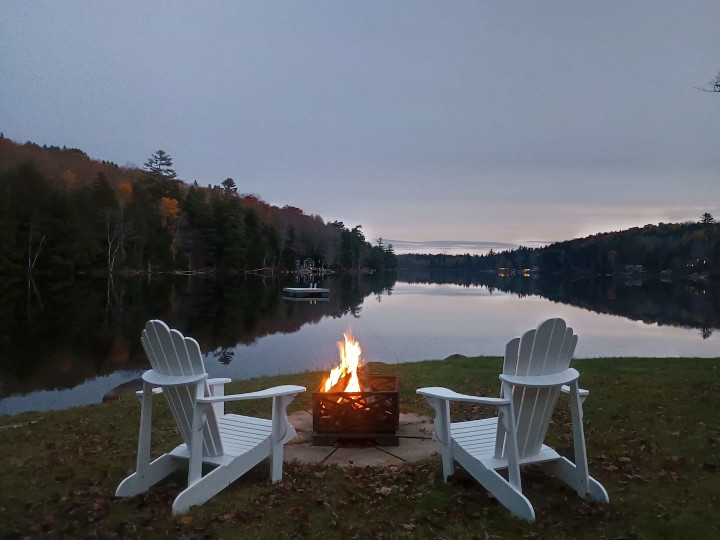 Lovely Times Cottage - A Chester Lakeside Retreat - Nova Scotia