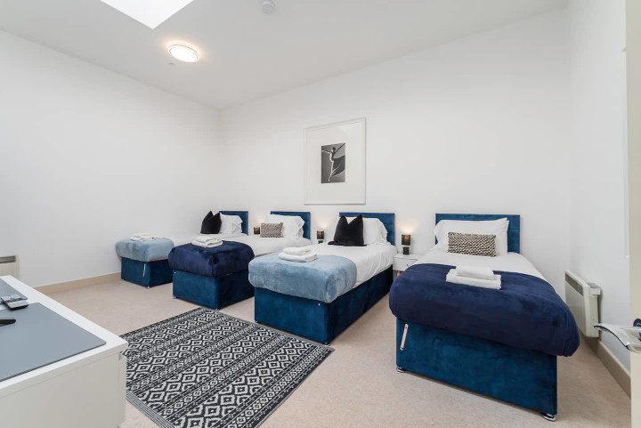 Wow 10 Beds With 2 Baths Lift Parking Contractors - Basingstoke