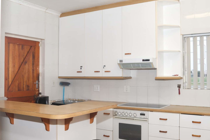 Coastal Escape In Gqeberha Summerstrand - Port Elizabeth