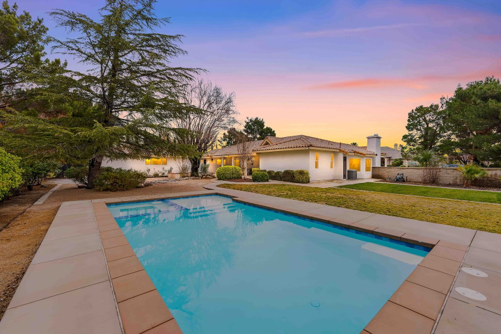 Luxury 4br Pool Home | Gated Community - Lancaster, CA