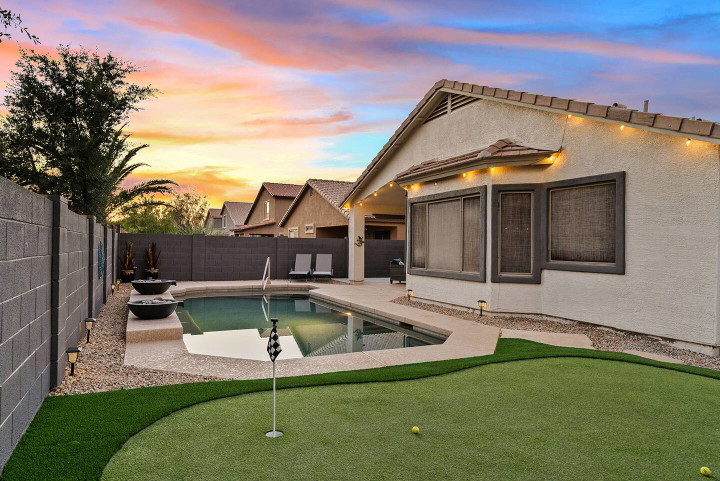 Sunny Poolside Golf Haven-heated Pool 4bed/2bath - Queen Creek, AZ