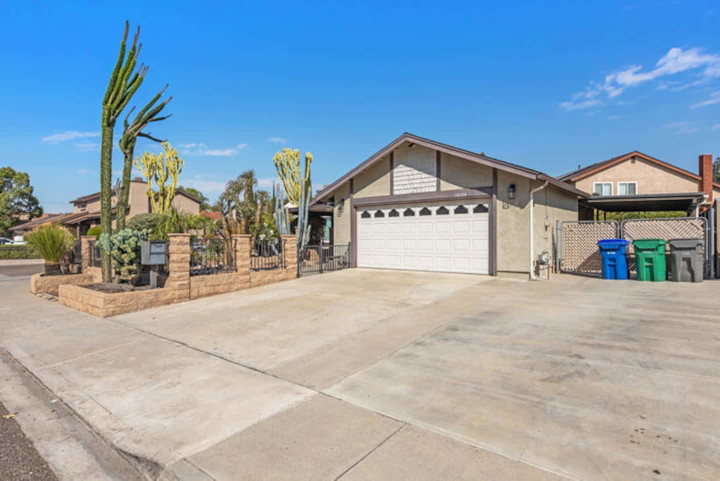 Santee Gem: Luxe Modern Home, Spacious Backyard - Santee, CA