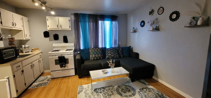 2 Queen Bd Apt Students Welcme, Close To Everythng - Erie, PA
