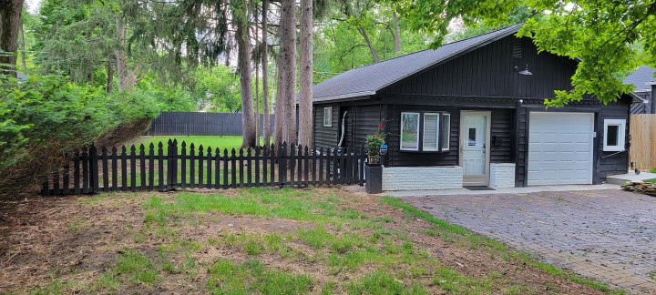Clintonville Bungalow Under The Pines - Columbus, OH
