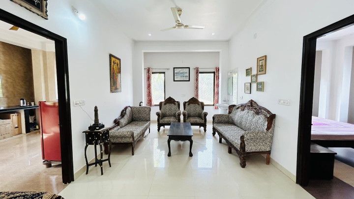 Lake View Villa Near Lake Pichhola - China