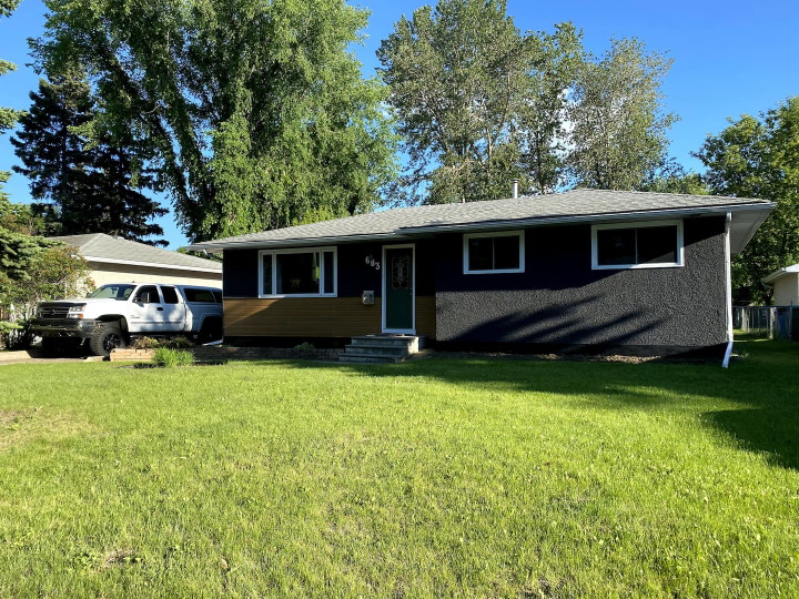 Cozy 3 Bedroom/1 Bath Main Floor House/sleeps 6 - Prince Albert