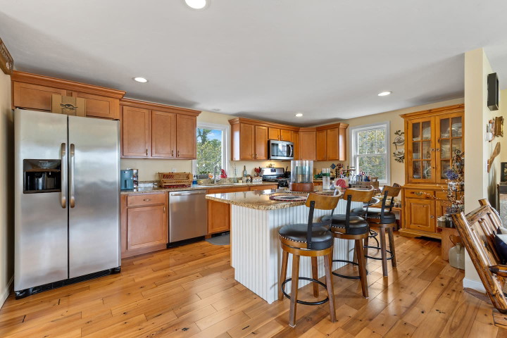 House With Water Views, Kayaks, And Private Beach - Wareham, MA