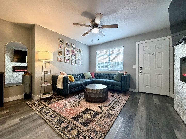 Remodeled Midtown Apt - Private Parking & Patio - Sacramento, CA