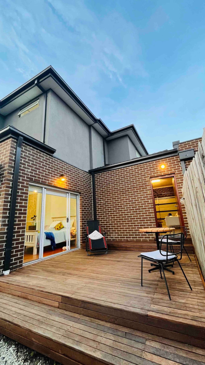 Cozy 1b1b With Private Backyard - Bayswater