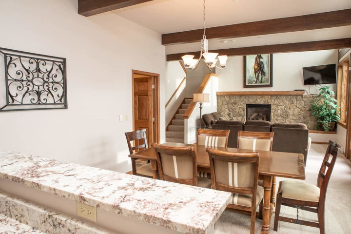 Gorgeous Split Level Townhome With Private Jacuzzi - Avon, CO