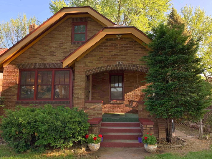 Cozy N Clean Brick Bungalow Dundee - Omaha, NE
