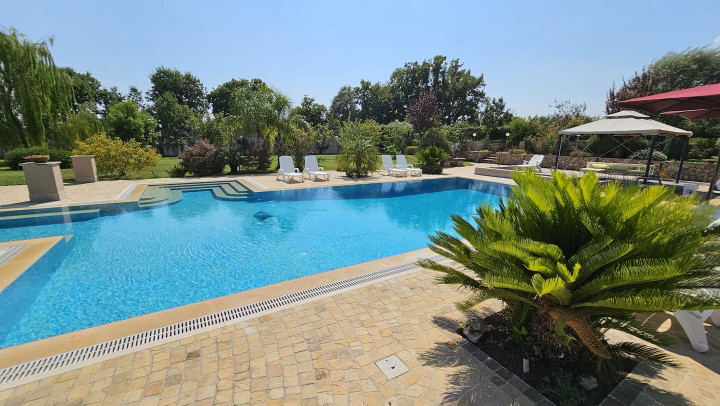 Pool With Whirlpool Apartment1 - Esperia