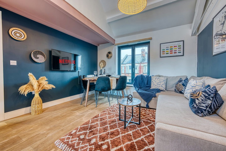 Breathtaking 3br|2 Bathroom|balcony Access|central - Somerford Keynes