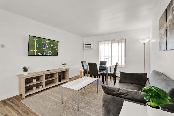 Lake Views & Comfort Your Walled Lake Getaway - Novi, MI