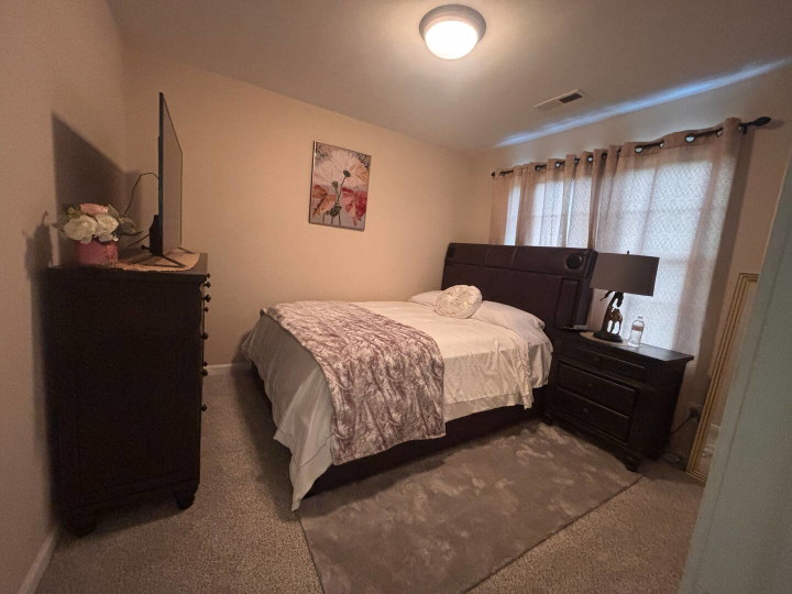 Comfy Private Room & Bath + Shared Spaces Near Wfu - Winston-Salem, NC