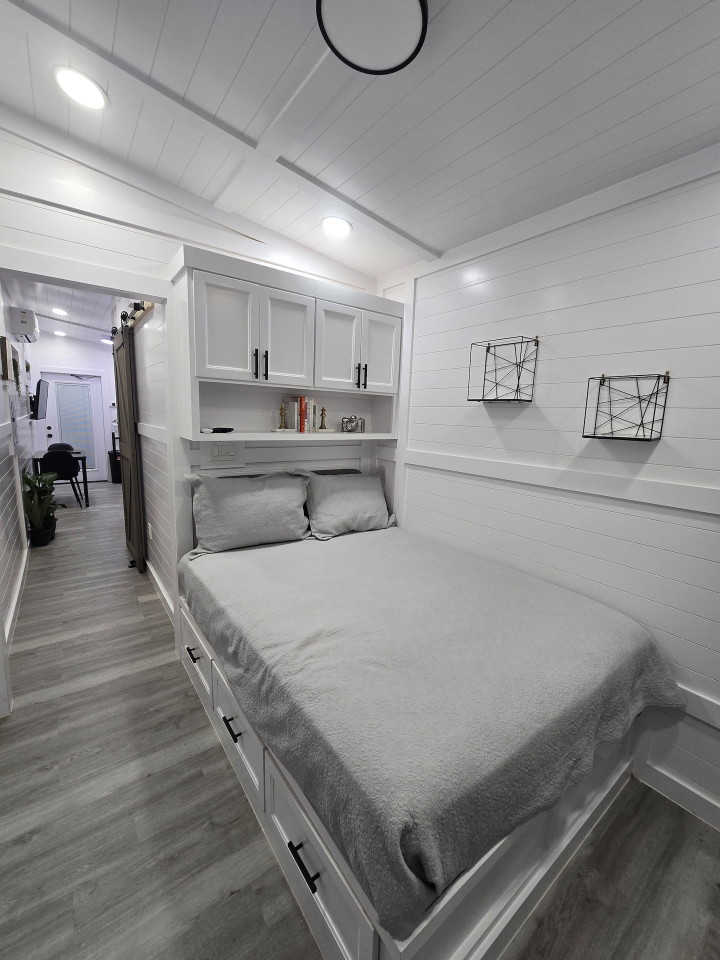 Modern Tiny Home Stay - Brownsville
