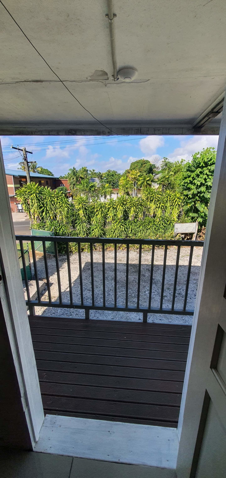Ensuite Near Hospital (600m) · Pool & Breakfast - Apia